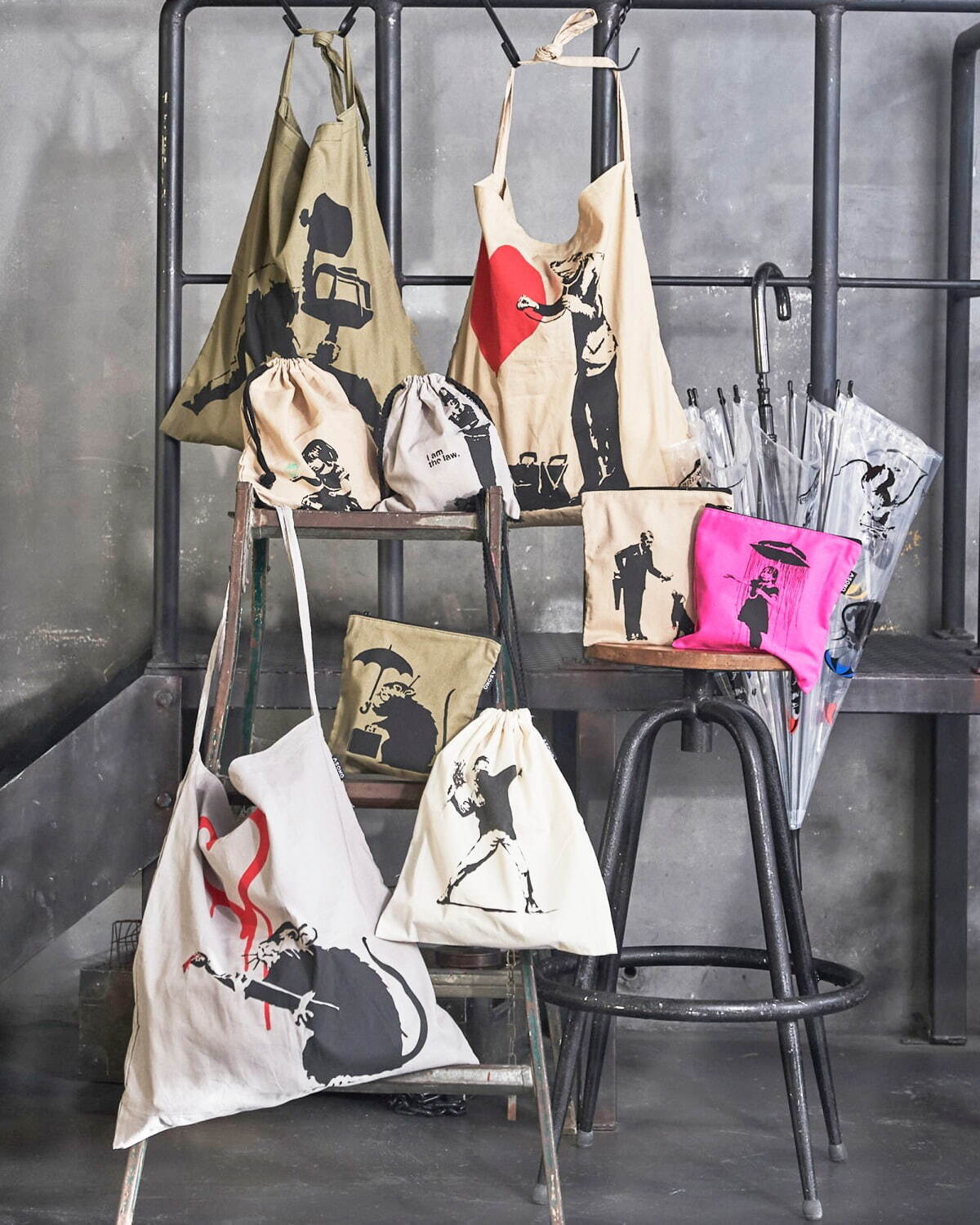 ASOKOから、“バンクシーのグラフィティ”を配した限定グッズが発売！ | VANITYMIX マガジン